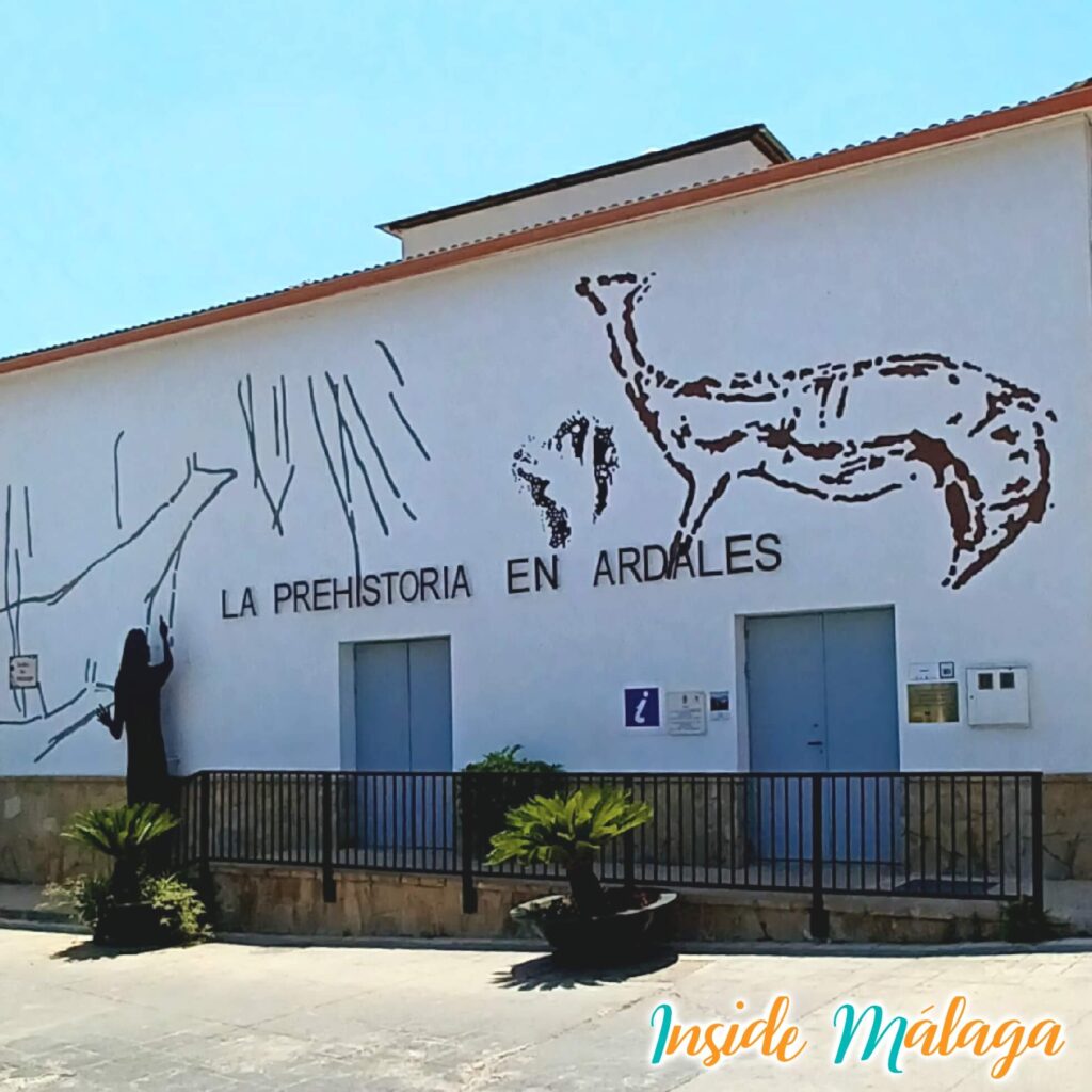 Museo Prehistórico Ardales - Inside Málaga